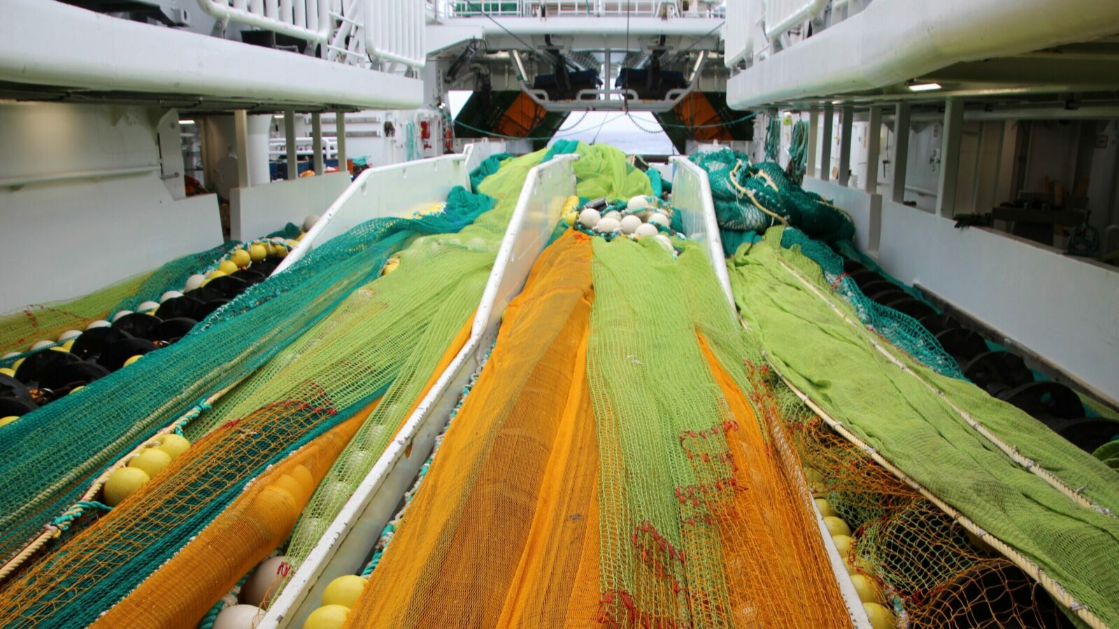Fishing with four shrimp trawls - Vónin