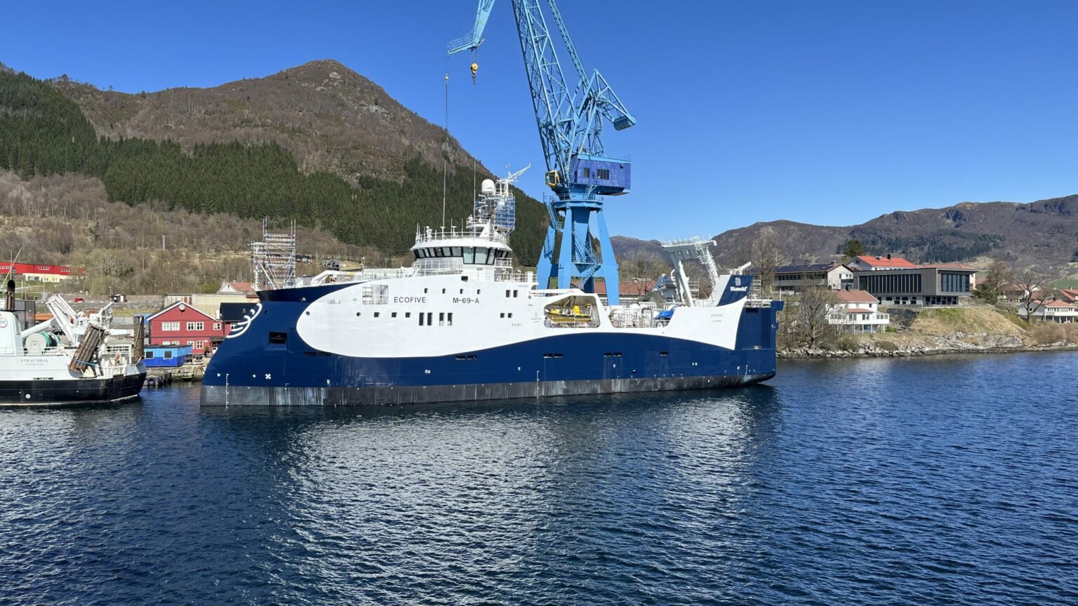 Fishing with four shrimp trawls - Vónin